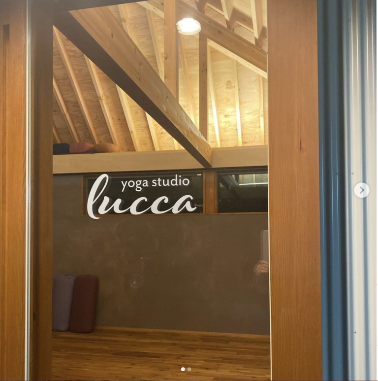 ロゴ – yoga studio lucca